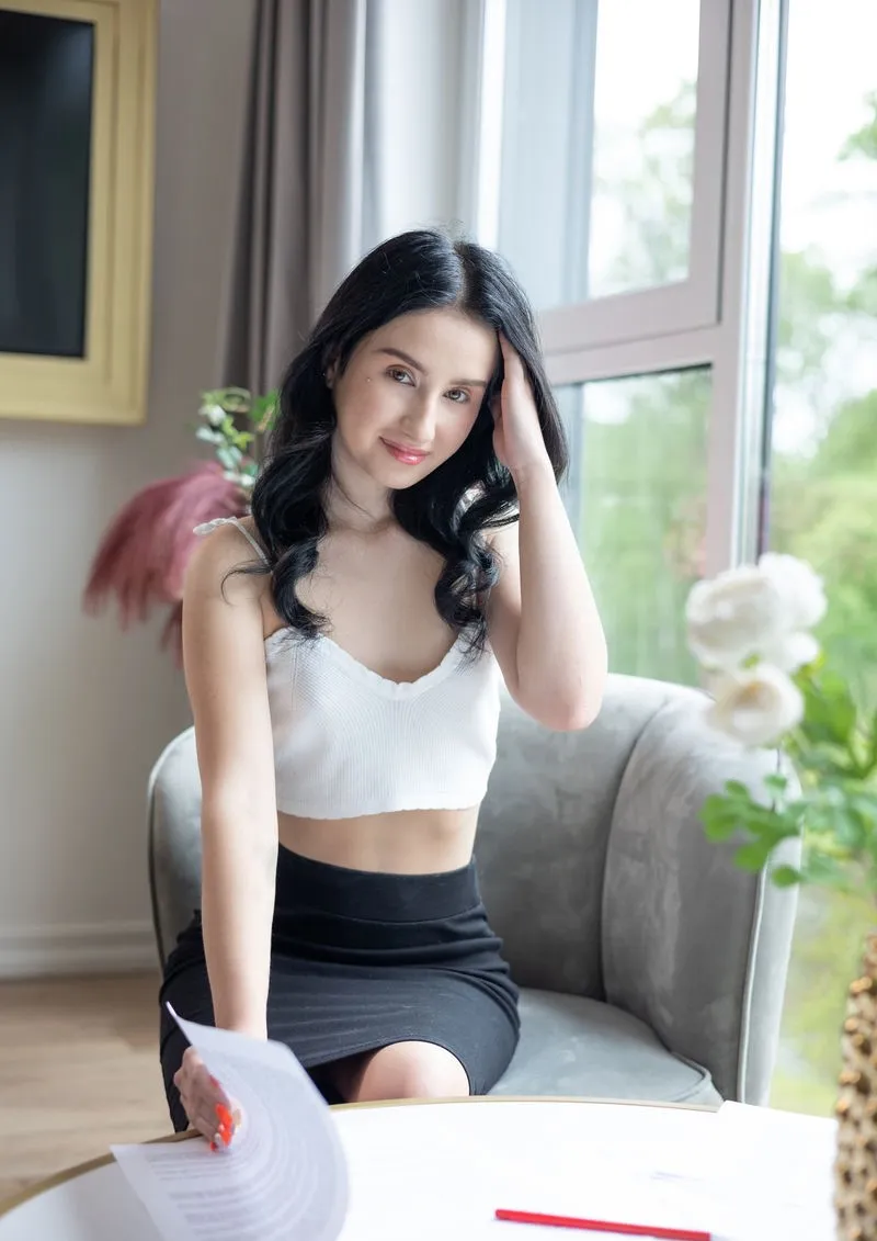 Mona with WhatsApp number with free accommodation.